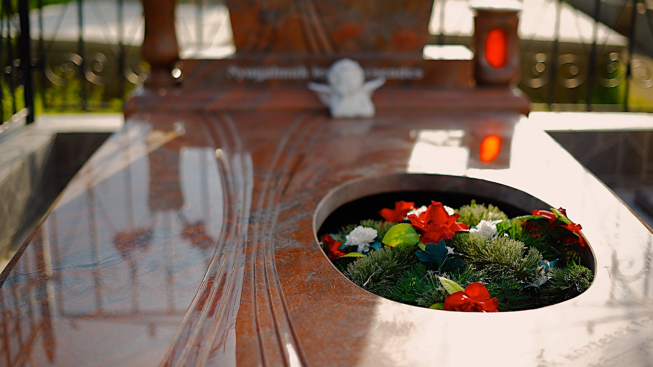 Morminte Monumente Fazakas Ludovic va ofera o gama extinsa de: pietre ...