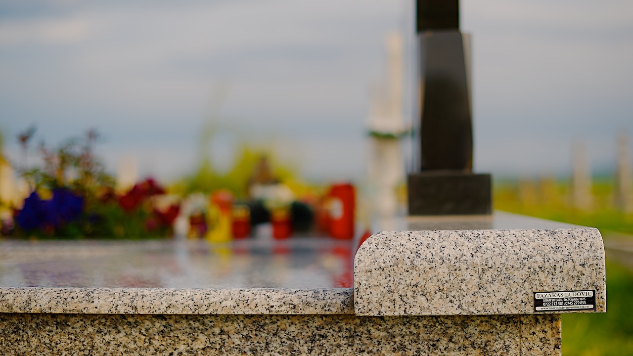 Morminte Monumente Fazakas Ludovic va ofera o gama extinsa de: pietre ...
